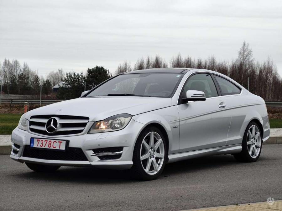 Grey Mercedes-Benz C 350 2012 in Vilnius, with an engine capacity of 3.50 L and mileage of 152 thousand km for 11100 €, photo 7 on AUTOMOTO.COM.LV