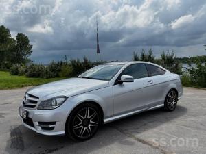 Серый Мерседес Ц 350 2014 в Рига, объемом двигателя 3.50 л и пробегом 180 тыс. км за 10000 €, фото 3 на AUTOMOTO.COM.LV