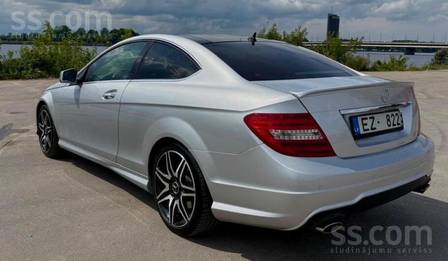 Серый Мерседес Ц 350 2014 в Рига, объемом двигателя 3.50 л и пробегом 180 тыс. км за 10000 €, фото 4 на AUTOMOTO.COM.LV