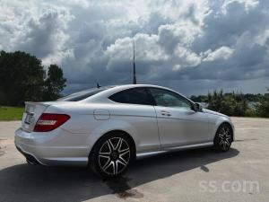 Серый Мерседес Ц 350 2014 в Рига, объемом двигателя 3.50 л и пробегом 180 тыс. км за 10000 €, фото 5 на AUTOMOTO.COM.LV