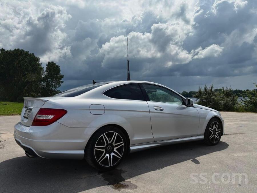 Серый Мерседес Ц 350 2014 в Рига, объемом двигателя 3.50 л и пробегом 180 тыс. км за 10000 €, фото 5 на AUTOMOTO.COM.LV