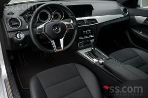 Серый Мерседес Ц 350 2014 в Рига, объемом двигателя 3.50 л и пробегом 180 тыс. км за 10000 €, фото 7 на AUTOMOTO.COM.LV