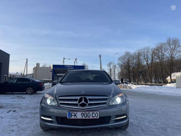 Grey Mercedes-Benz C 350 2010 in Taurage, with an engine capacity of 3.00 L and mileage of 183 thousand km for 5900 €, photo 3 on AUTOMOTO.COM.LV