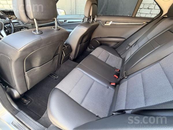 Pelēks Mercedes-Benz C 350 2011 Liepāja, ar dzinēja tilpumu 3.00 L un nobraukumu 228 tūkst. km par 8500 €, foto 8 vietnē AUTOMOTO.COM.LV