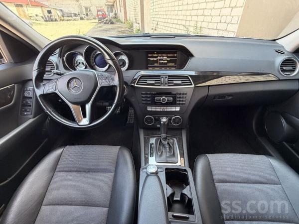 Pelēks Mercedes-Benz C 350 2011 Liepāja, ar dzinēja tilpumu 3.00 L un nobraukumu 228 tūkst. km par 8500 €, foto 10 vietnē AUTOMOTO.COM.LV