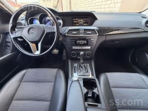 Grey Mercedes-Benz C 350 2011 in Liepaja, with an engine capacity of 3.00 L and mileage of 228 thousand km for 8500 €, photo 12 on AUTOMOTO.COM.LV