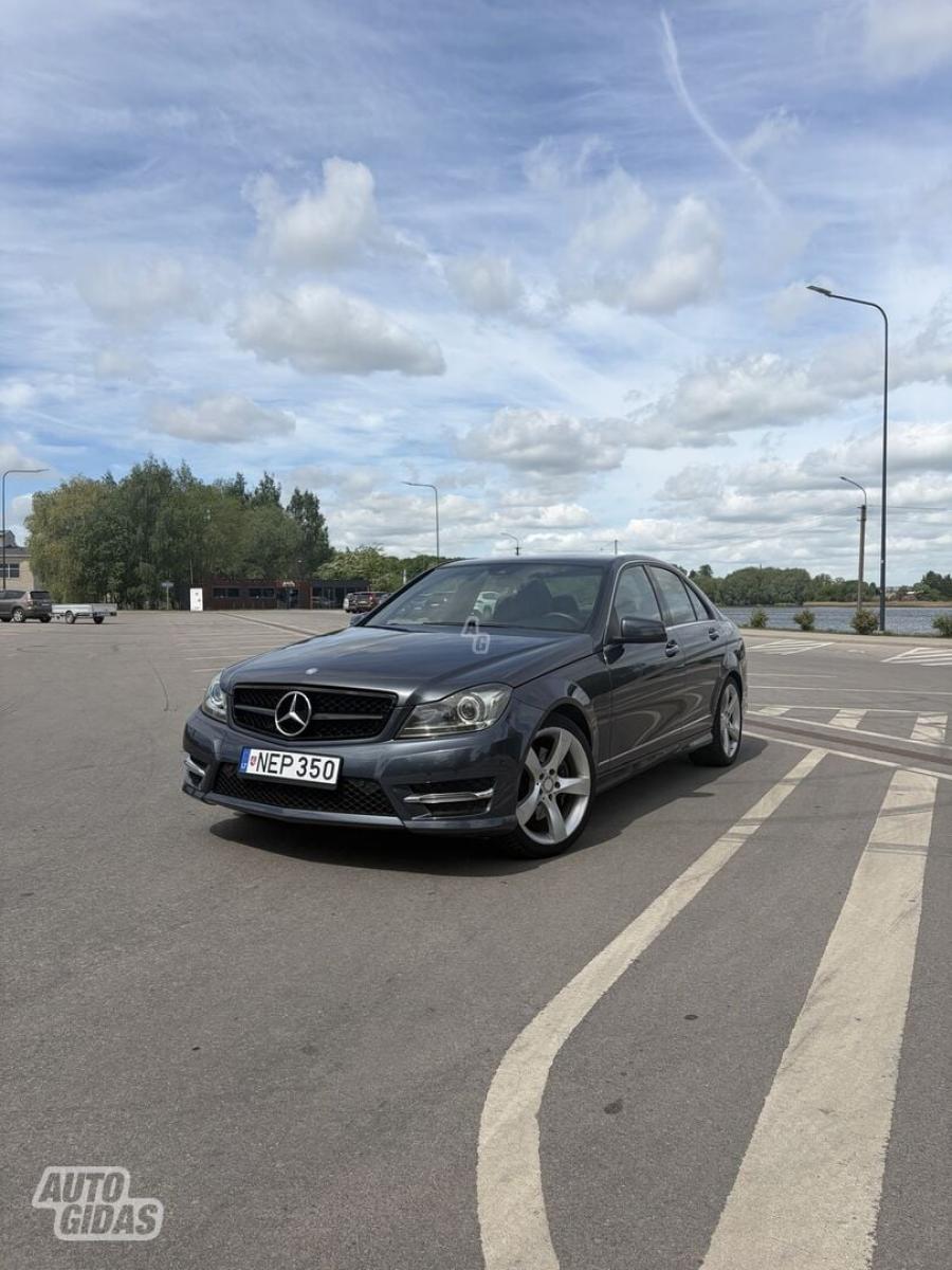 Pelēks Mercedes-Benz C 350 2014 Šauļi, ar dzinēja tilpumu 3.50 L un nobraukumu 229 tūkst. km par 9300 €, foto 1 vietnē AUTOMOTO.COM.LV