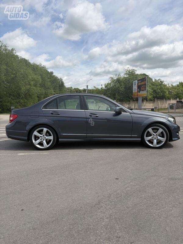 Grey Mercedes-Benz C 350 2014 in Siauliai, with an engine capacity of 3.50 L and mileage of 229 thousand km for 9300 €, photo 2 on AUTOMOTO.COM.LV