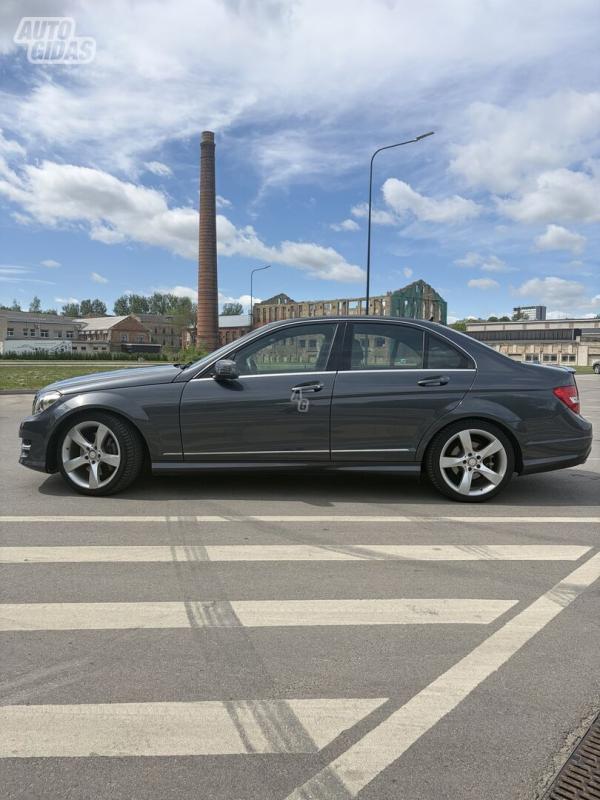 Grey Mercedes-Benz C 350 2014 in Siauliai, with an engine capacity of 3.50 L and mileage of 229 thousand km for 9300 €, photo 3 on AUTOMOTO.COM.LV