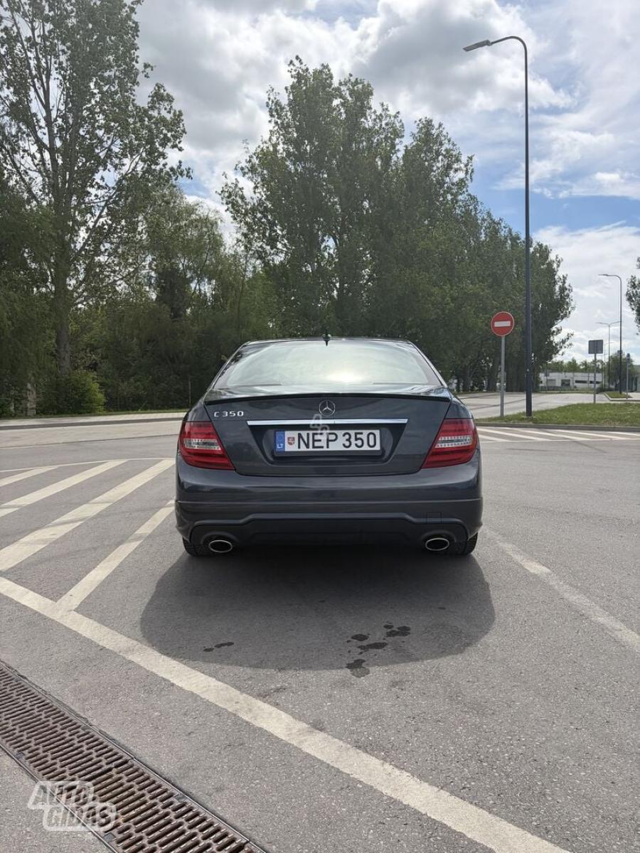 Pelēks Mercedes-Benz C 350 2014 Šauļi, ar dzinēja tilpumu 3.50 L un nobraukumu 229 tūkst. km par 9300 €, foto 5 vietnē AUTOMOTO.COM.LV
