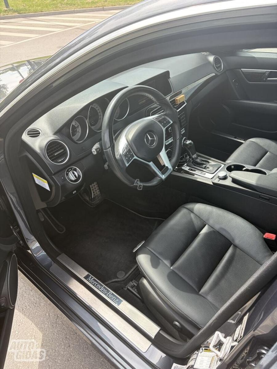 Pelēks Mercedes-Benz C 350 2014 Šauļi, ar dzinēja tilpumu 3.50 L un nobraukumu 229 tūkst. km par 9300 €, foto 6 vietnē AUTOMOTO.COM.LV