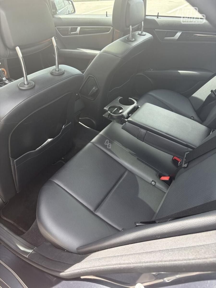 Pelēks Mercedes-Benz C 350 2014 Šauļi, ar dzinēja tilpumu 3.50 L un nobraukumu 229 tūkst. km par 9300 €, foto 8 vietnē AUTOMOTO.COM.LV