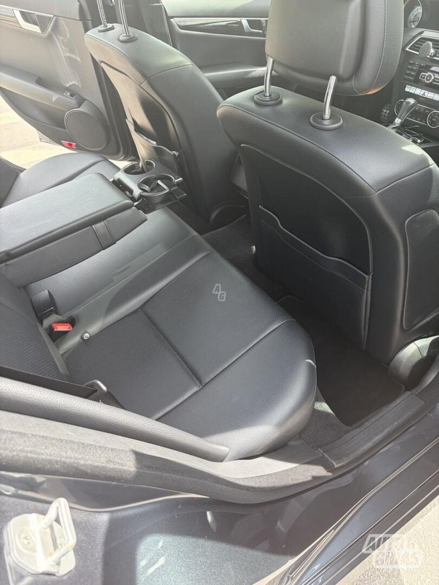 Pelēks Mercedes-Benz C 350 2014 Šauļi, ar dzinēja tilpumu 3.50 L un nobraukumu 229 tūkst. km par 9300 €, foto 9 vietnē AUTOMOTO.COM.LV