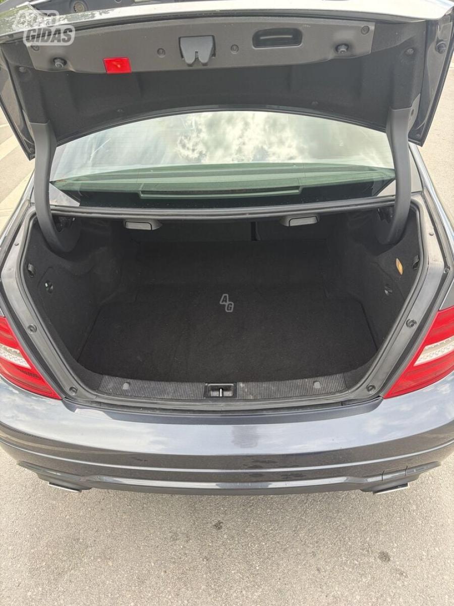 Pelēks Mercedes-Benz C 350 2014 Šauļi, ar dzinēja tilpumu 3.50 L un nobraukumu 229 tūkst. km par 9300 €, foto 17 vietnē AUTOMOTO.COM.LV