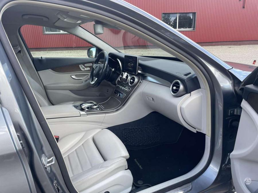Grey Mercedes-Benz C 350 2015 in Telschi, with an engine capacity of 1.99 L and mileage of 230 thousand km for 14499 €, photo 20 on AUTOMOTO.COM.LV