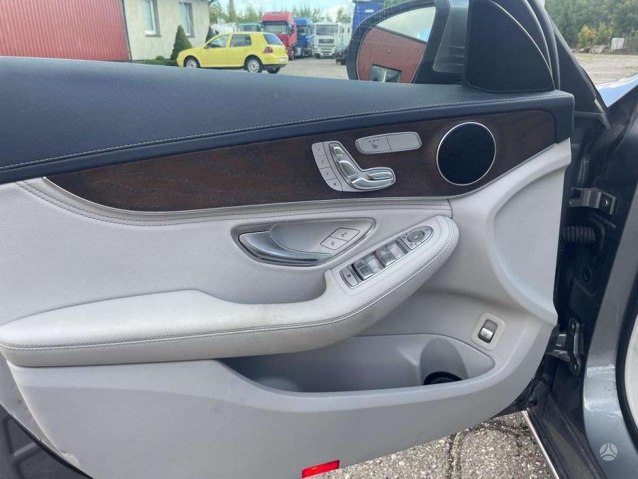 Grey Mercedes-Benz C 350 2015 in Telschi, with an engine capacity of 1.99 L and mileage of 230 thousand km for 14499 €, photo 24 on AUTOMOTO.COM.LV