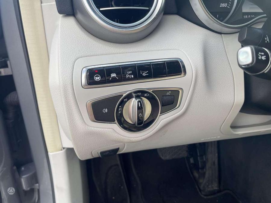 Grey Mercedes-Benz C 350 2015 in Telschi, with an engine capacity of 1.99 L and mileage of 230 thousand km for 14499 €, photo 30 on AUTOMOTO.COM.LV