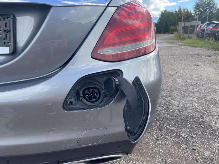 Grey Mercedes-Benz C 350 2015 in Telschi, with an engine capacity of 1.99 L and mileage of 230 thousand km for 14499 €, photo 48 on AUTOMOTO.COM.LV