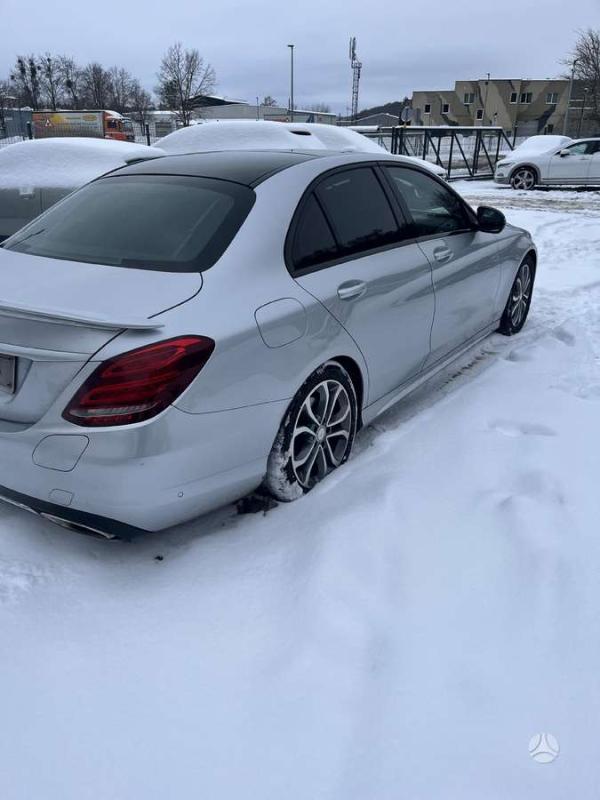 Grey Mercedes-Benz C 350 2016 in Kaunas, with an engine capacity of 1.99 L and mileage of 220 thousand km for 17200 €, photo 4 on AUTOMOTO.COM.LV