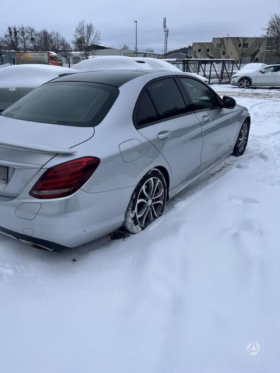 Grey Mercedes-Benz C 350 2016 in Kaunas, with an engine capacity of 1.99 L and mileage of 220 thousand km for 17200 €, photo 4 on AUTOMOTO.COM.LV