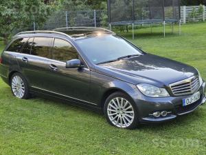 Grey Mercedes-Benz C 350 2013 in Riga, with an engine capacity of 3.00 L and mileage of 228 thousand km for 9000 €, photo 3 on AUTOMOTO.COM.LV