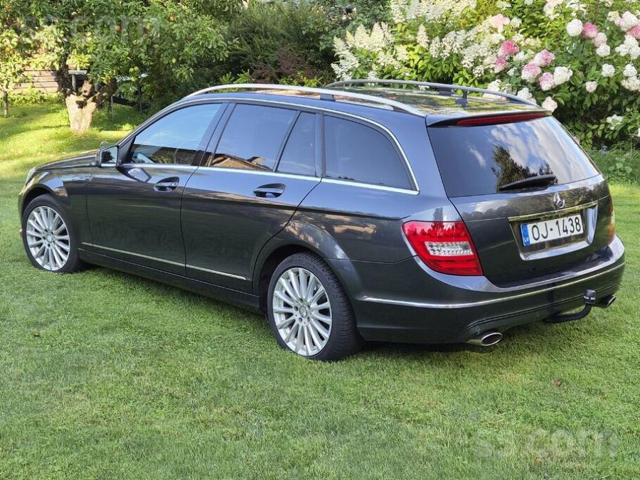 Grey Mercedes-Benz C 350 2013 in Riga, with an engine capacity of 3.00 L and mileage of 228 thousand km for 9000 €, photo 4 on AUTOMOTO.COM.LV