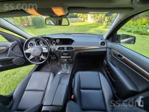 Grey Mercedes-Benz C 350 2013 in Riga, with an engine capacity of 3.00 L and mileage of 228 thousand km for 9000 €, photo 6 on AUTOMOTO.COM.LV