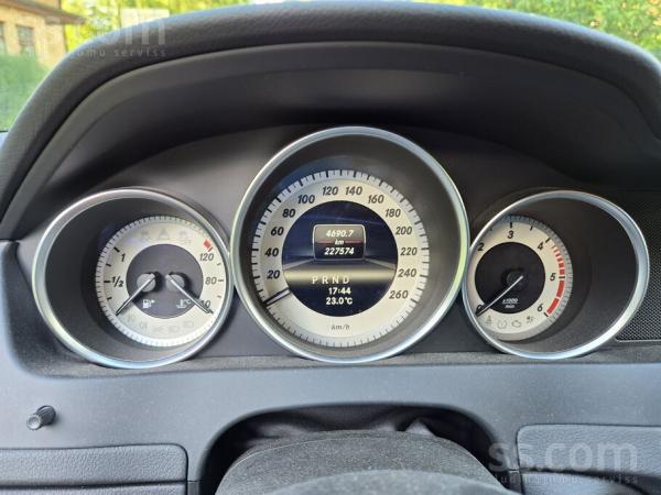 Pelēks Mercedes-Benz C 350 2013 Rīga, ar dzinēja tilpumu 3.00 L un nobraukumu 228 tūkst. km par 9000 €, foto 7 vietnē AUTOMOTO.COM.LV
