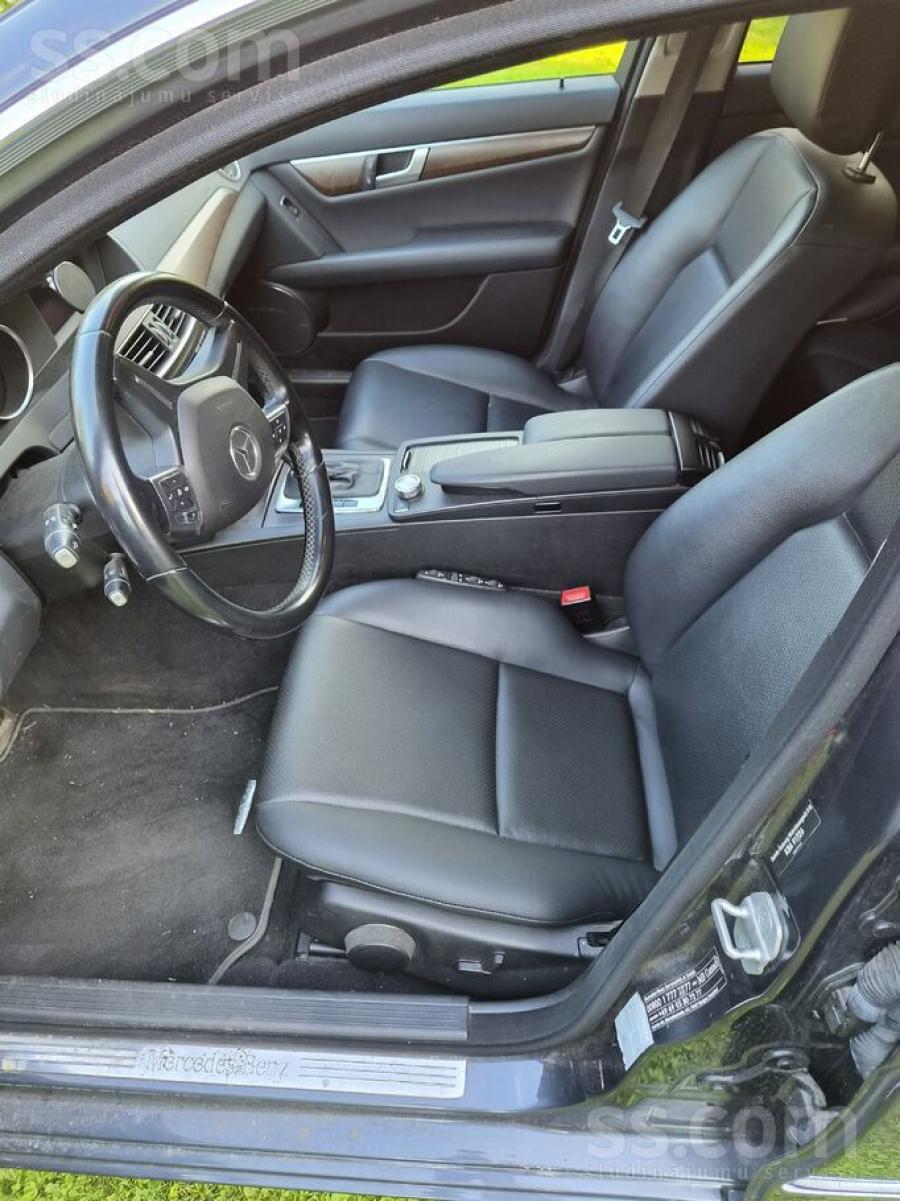 Grey Mercedes-Benz C 350 2013 in Riga, with an engine capacity of 3.00 L and mileage of 228 thousand km for 9000 €, photo 8 on AUTOMOTO.COM.LV
