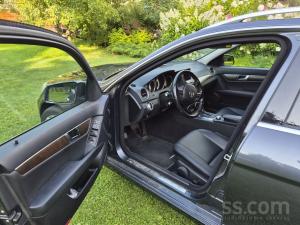 Grey Mercedes-Benz C 350 2013 in Riga, with an engine capacity of 3.00 L and mileage of 228 thousand km for 9000 €, photo 9 on AUTOMOTO.COM.LV