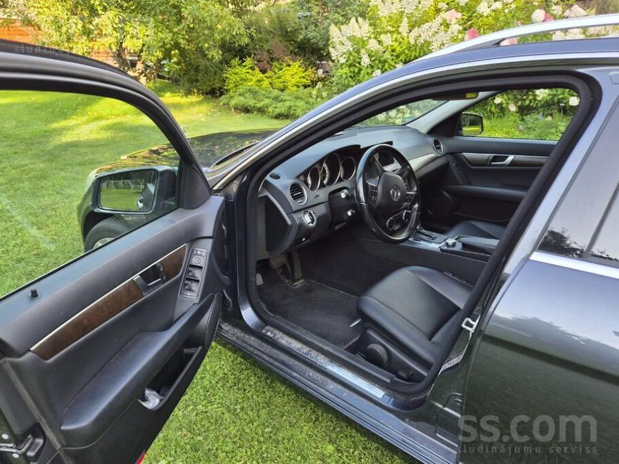 Grey Mercedes-Benz C 350 2013 in Riga, with an engine capacity of 3.00 L and mileage of 228 thousand km for 9000 €, photo 9 on AUTOMOTO.COM.LV