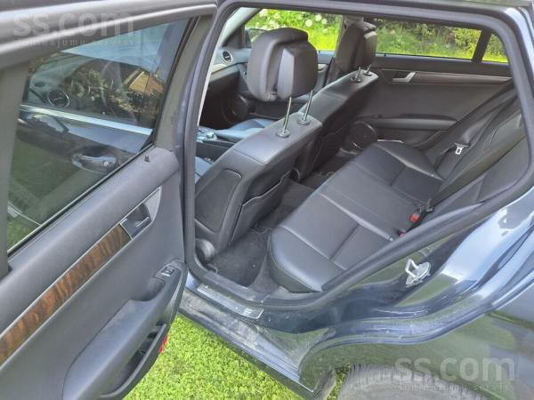 Pelēks Mercedes-Benz C 350 2013 Rīga, ar dzinēja tilpumu 3.00 L un nobraukumu 228 tūkst. km par 9000 €, foto 10 vietnē AUTOMOTO.COM.LV