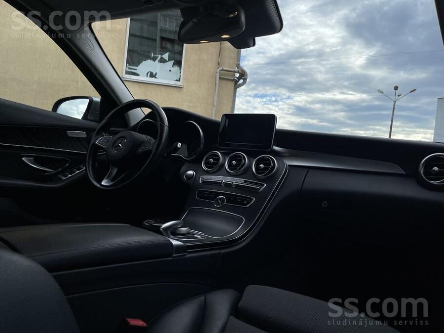 Pelēks Mercedes-Benz C 350 2015 Rīga, ar dzinēja tilpumu 2.00 L un nobraukumu 303 tūkst. km par 11300 €, foto 12 vietnē AUTOMOTO.COM.LV