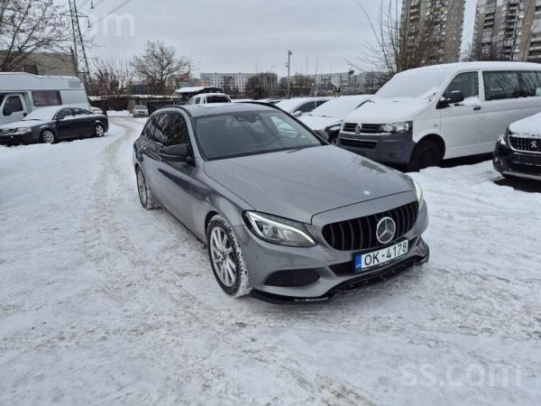 Grey Mercedes-Benz C 350 2015 in Riga, with an engine capacity of 2.00 L and mileage of 246 thousand km for 14990 €, photo 2 on AUTOMOTO.COM.LV