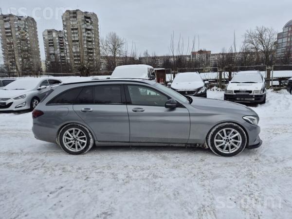 Grey Mercedes-Benz C 350 2015 in Riga, with an engine capacity of 2.00 L and mileage of 246 thousand km for 14990 €, photo 4 on AUTOMOTO.COM.LV