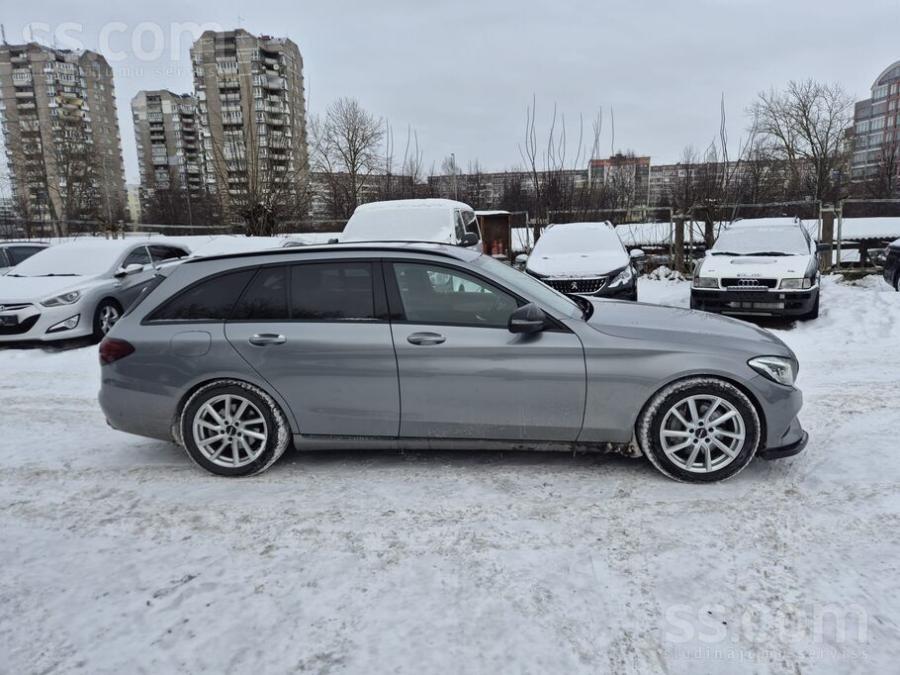 Grey Mercedes-Benz C 350 2015 in Riga, with an engine capacity of 2.00 L and mileage of 246 thousand km for 14990 €, photo 4 on AUTOMOTO.COM.LV