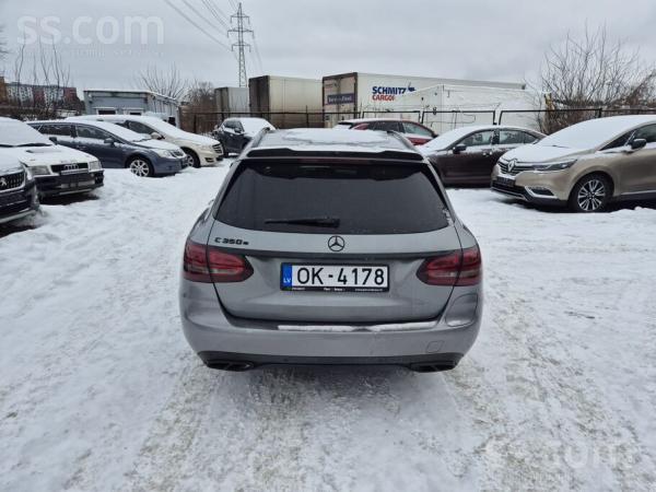 Grey Mercedes-Benz C 350 2015 in Riga, with an engine capacity of 2.00 L and mileage of 246 thousand km for 14990 €, photo 6 on AUTOMOTO.COM.LV