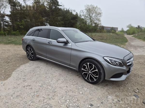 Grey Mercedes-Benz C 350 2015 in Liepaja, with an engine capacity of 2.00 L and mileage of 233 thousand km for 12500 €, photo 2 on AUTOMOTO.COM.LV