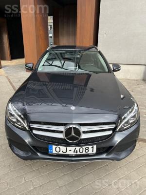 Серый Мерседес Ц 350 2015 в Рига, объемом двигателя 2.00 л и пробегом 219 тыс. км за 13990 €, фото 3 на AUTOMOTO.COM.LV