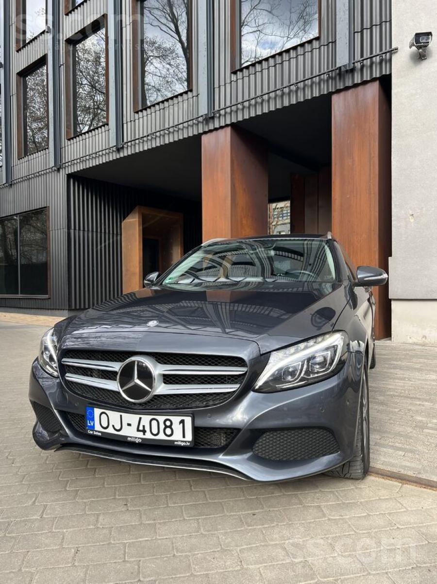 Серый Мерседес Ц 350 2015 в Рига, объемом двигателя 2.00 л и пробегом 219 тыс. км за 13990 €, фото 4 на AUTOMOTO.COM.LV