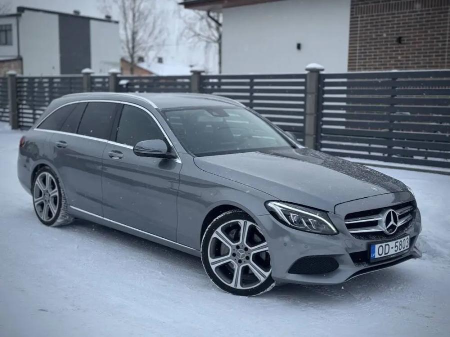 Серый Мерседес Ц 350 2015 в Елгава, объемом двигателя 2.00 л и пробегом 263 тыс. км за 11000 €, фото 5 на AUTOMOTO.COM.LV