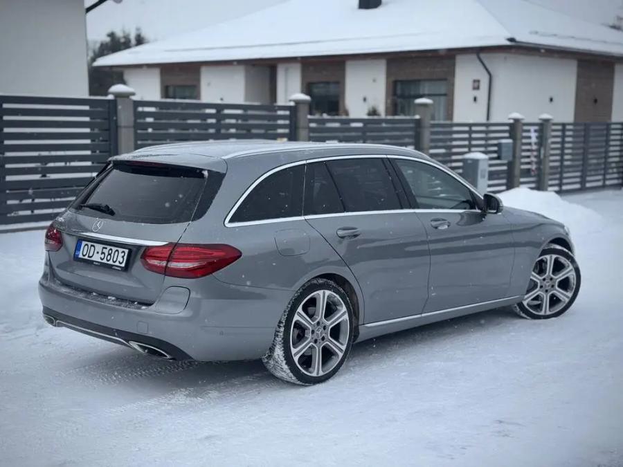 Серый Мерседес Ц 350 2015 в Елгава, объемом двигателя 2.00 л и пробегом 263 тыс. км за 11000 €, фото 6 на AUTOMOTO.COM.LV