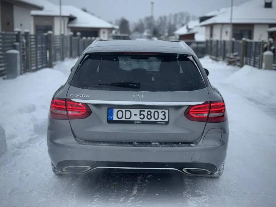 Серый Мерседес Ц 350 2015 в Елгава, объемом двигателя 2.00 л и пробегом 263 тыс. км за 11000 €, фото 7 на AUTOMOTO.COM.LV
