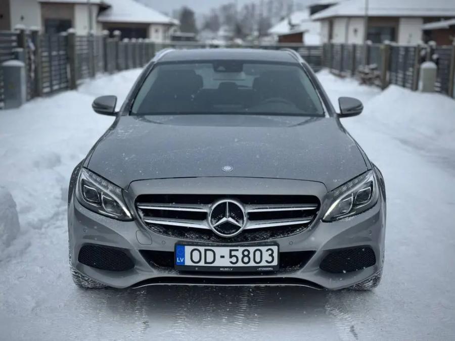 Серый Мерседес Ц 350 2015 в Елгава, объемом двигателя 2.00 л и пробегом 263 тыс. км за 11000 €, фото 8 на AUTOMOTO.COM.LV