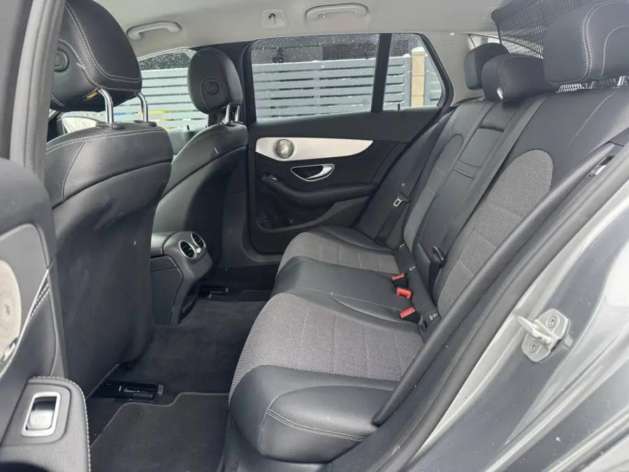Серый Мерседес Ц 350 2015 в Елгава, объемом двигателя 2.00 л и пробегом 263 тыс. км за 11000 €, фото 10 на AUTOMOTO.COM.LV