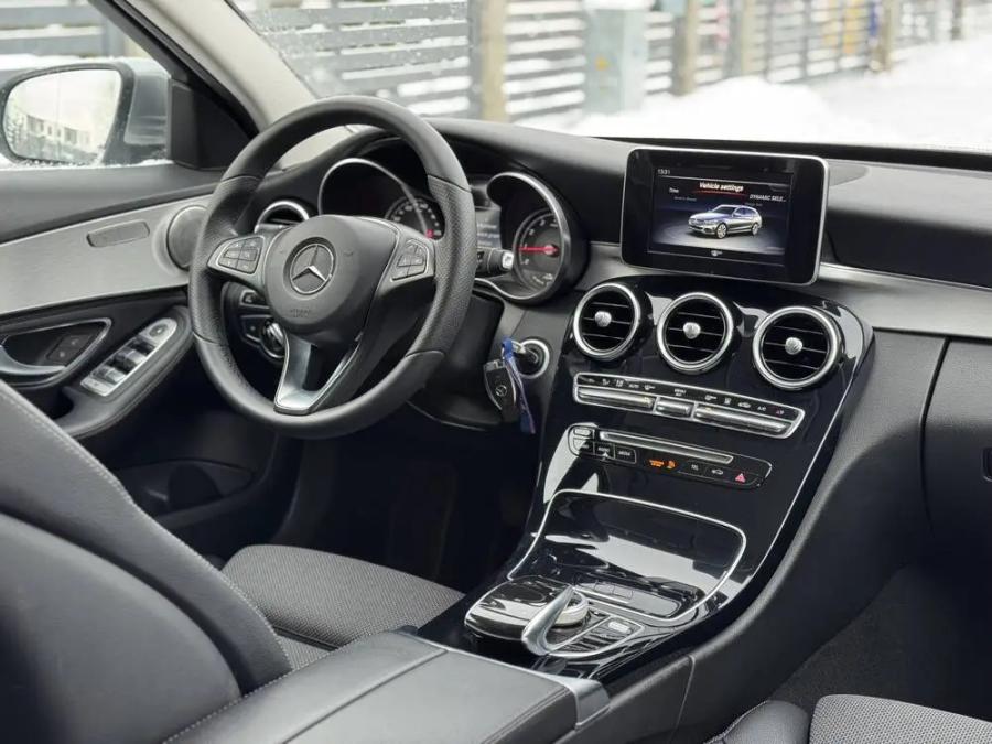 Серый Мерседес Ц 350 2015 в Елгава, объемом двигателя 2.00 л и пробегом 263 тыс. км за 11000 €, фото 13 на AUTOMOTO.COM.LV