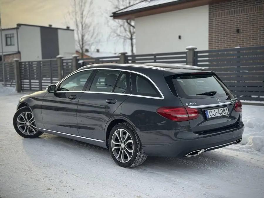 Grey Mercedes-Benz C 350 2015 in Jelgava, with an engine capacity of 2.00 L and mileage of 214 thousand km for 11700 €, photo 4 on AUTOMOTO.COM.LV