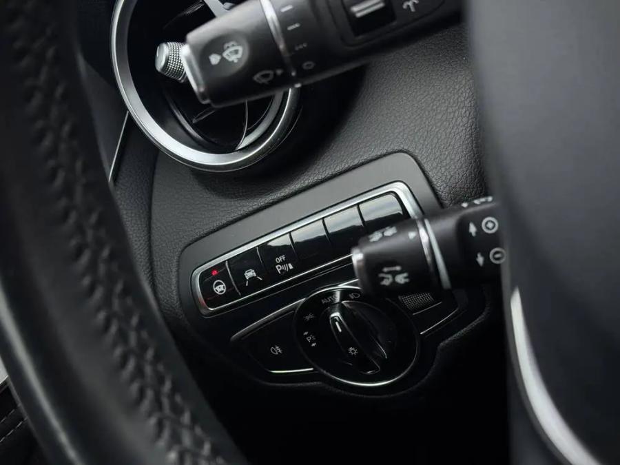 Grey Mercedes-Benz C 350 2015 in Jelgava, with an engine capacity of 2.00 L and mileage of 214 thousand km for 11700 €, photo 18 on AUTOMOTO.COM.LV