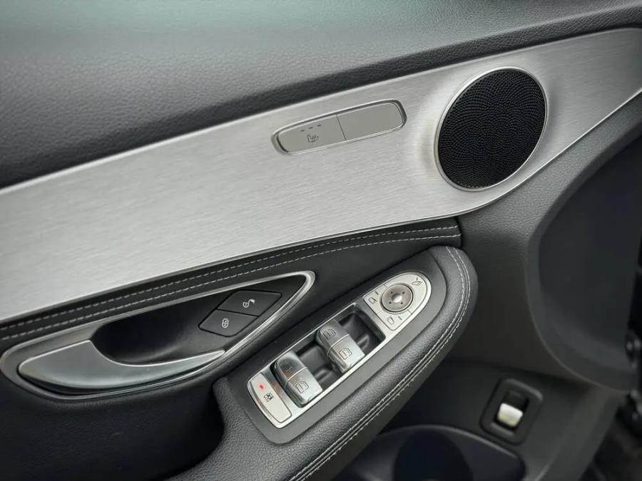 Grey Mercedes-Benz C 350 2015 in Jelgava, with an engine capacity of 2.00 L and mileage of 214 thousand km for 11700 €, photo 19 on AUTOMOTO.COM.LV