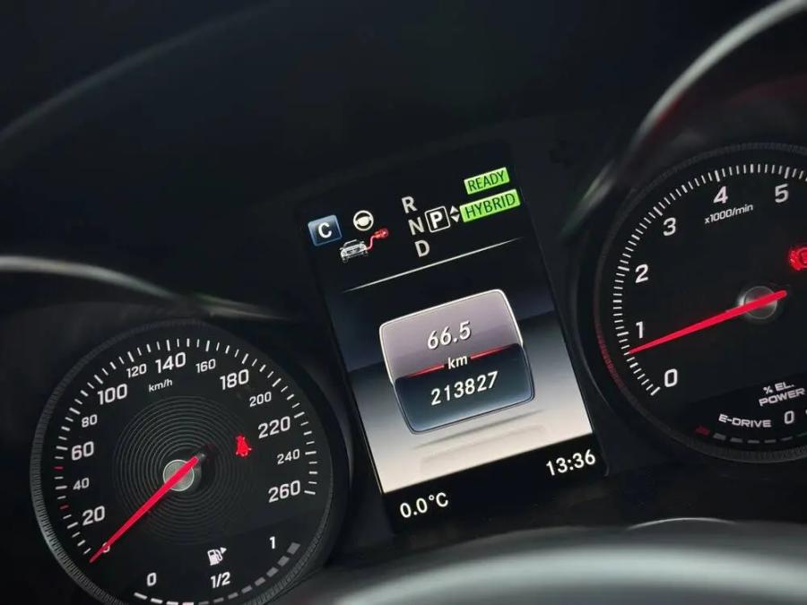 Grey Mercedes-Benz C 350 2015 in Jelgava, with an engine capacity of 2.00 L and mileage of 214 thousand km for 11700 €, photo 20 on AUTOMOTO.COM.LV